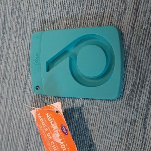 Wilton | Other | Wilton Shape With Fondant Number 6 Mold | Poshmark